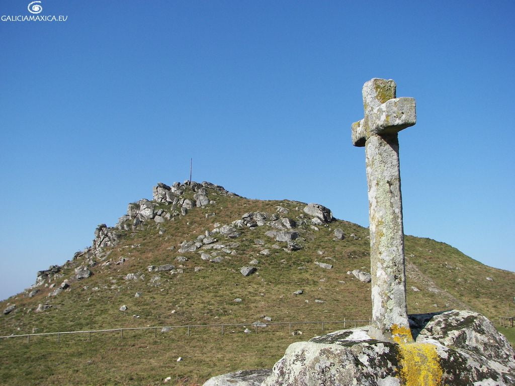 Monte de O Castro o de As Cruces (Chandebrito) | GALICIA MÁXICA
