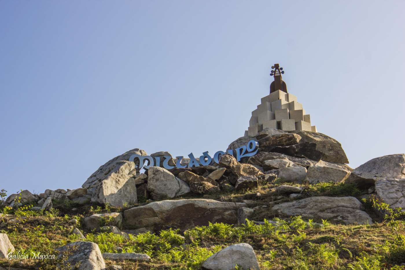 Monumento a Milladoiro en Chandebrito | GALICIA MÁXICA
