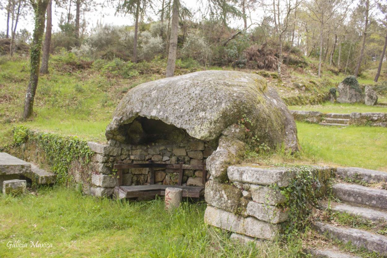 cova-da-moura-castelo-de-laias-galicia-m-xica
