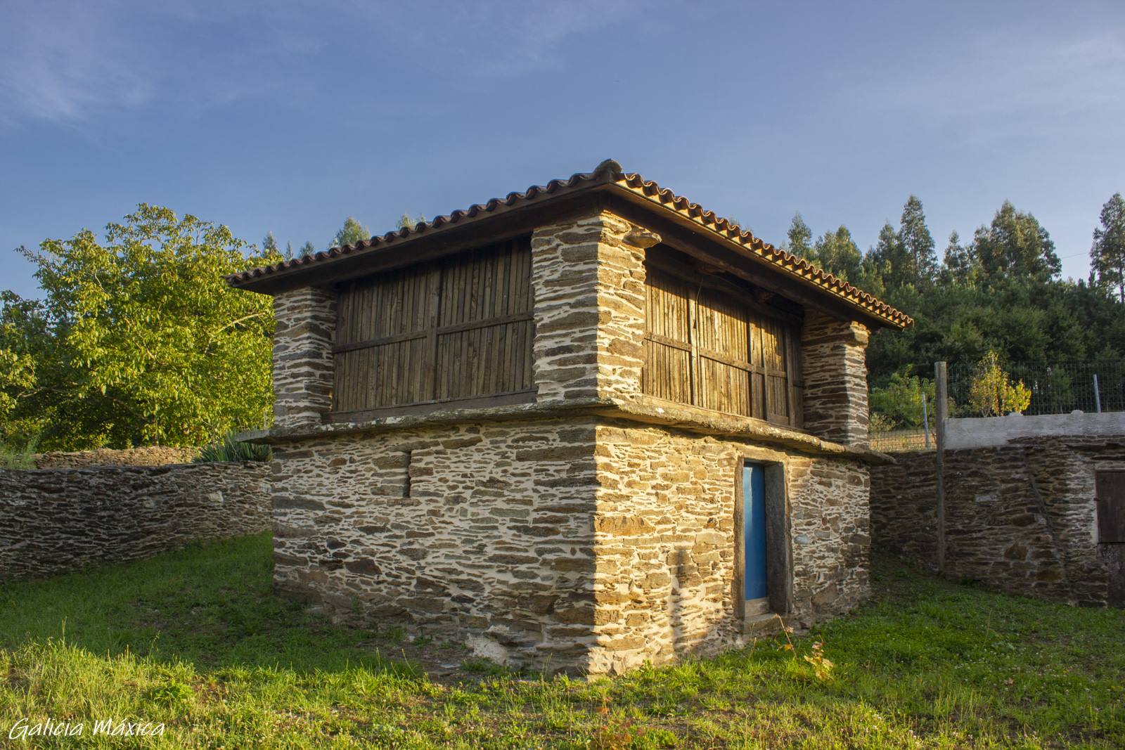 Hórreos de Zorelle | GALICIA MÁXICA